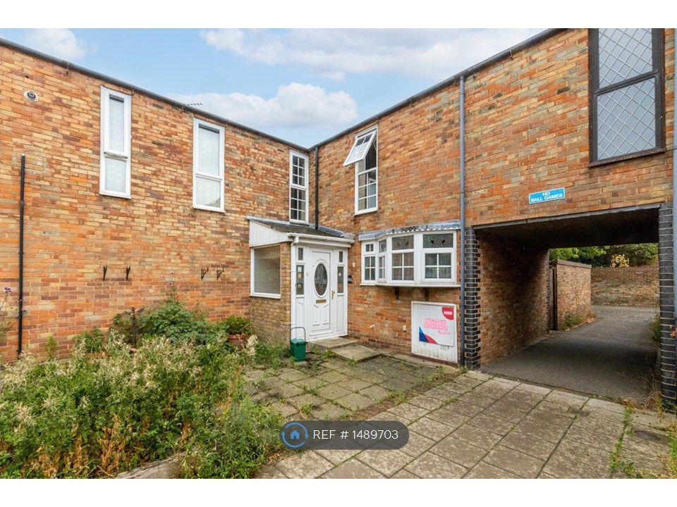 5 bed terraced house to rent in Gardenia Court, Basildon SS15 - Zoopla
