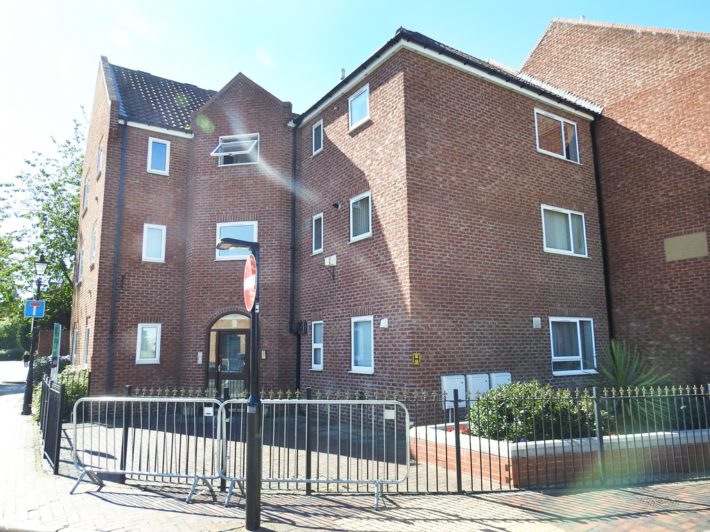 1 bed flat to rent in Lawson Court, High Street HU1, £500 pcm - Zoopla