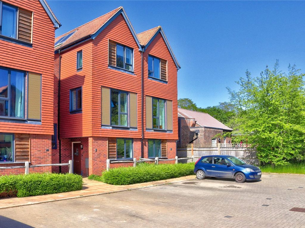 3 bed town house for sale in Bay Close, Godalming, Surrey GU7, £210,000 ...