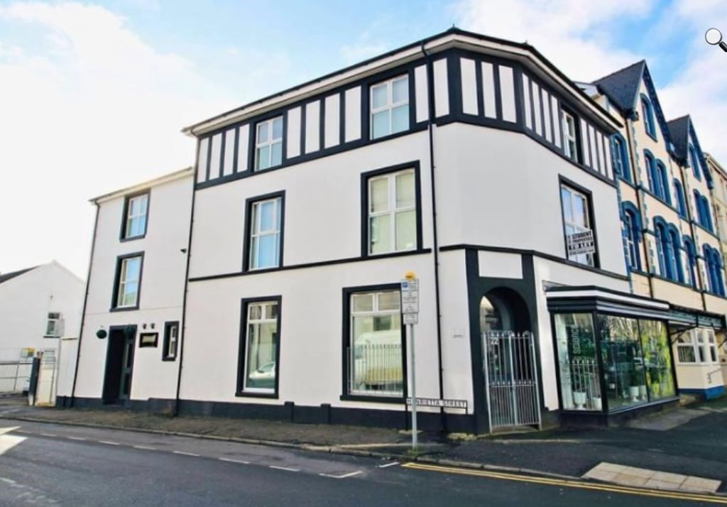 4 bed flat to rent in Walter Road, Swansea SA1, £400 pcm - Zoopla