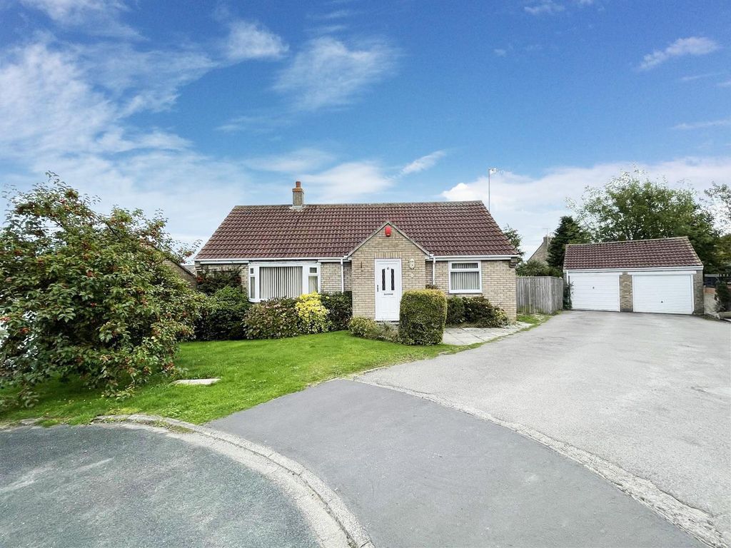 2 bed detached bungalow for sale in Dale Avenue, Burniston, Scarborough ...