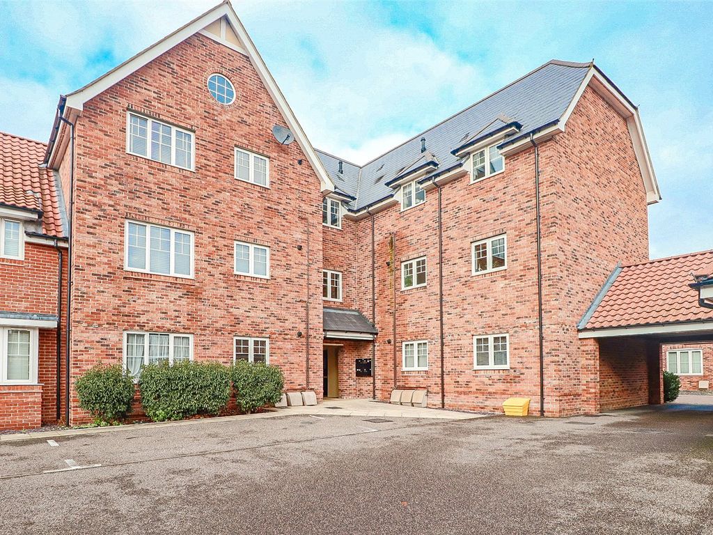 2 bed flat for sale in Henderson Way, Witham CM8, £220,000 - Zoopla