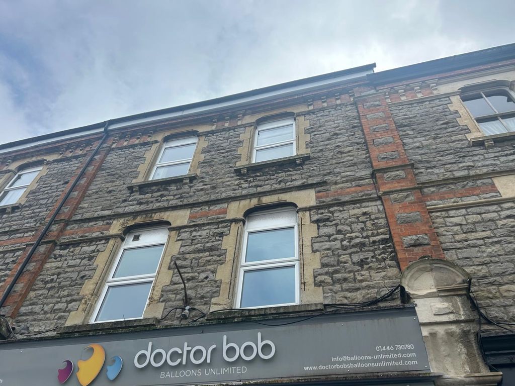 Studio to rent in High Street, Barry CF62, £600 pcm - Zoopla