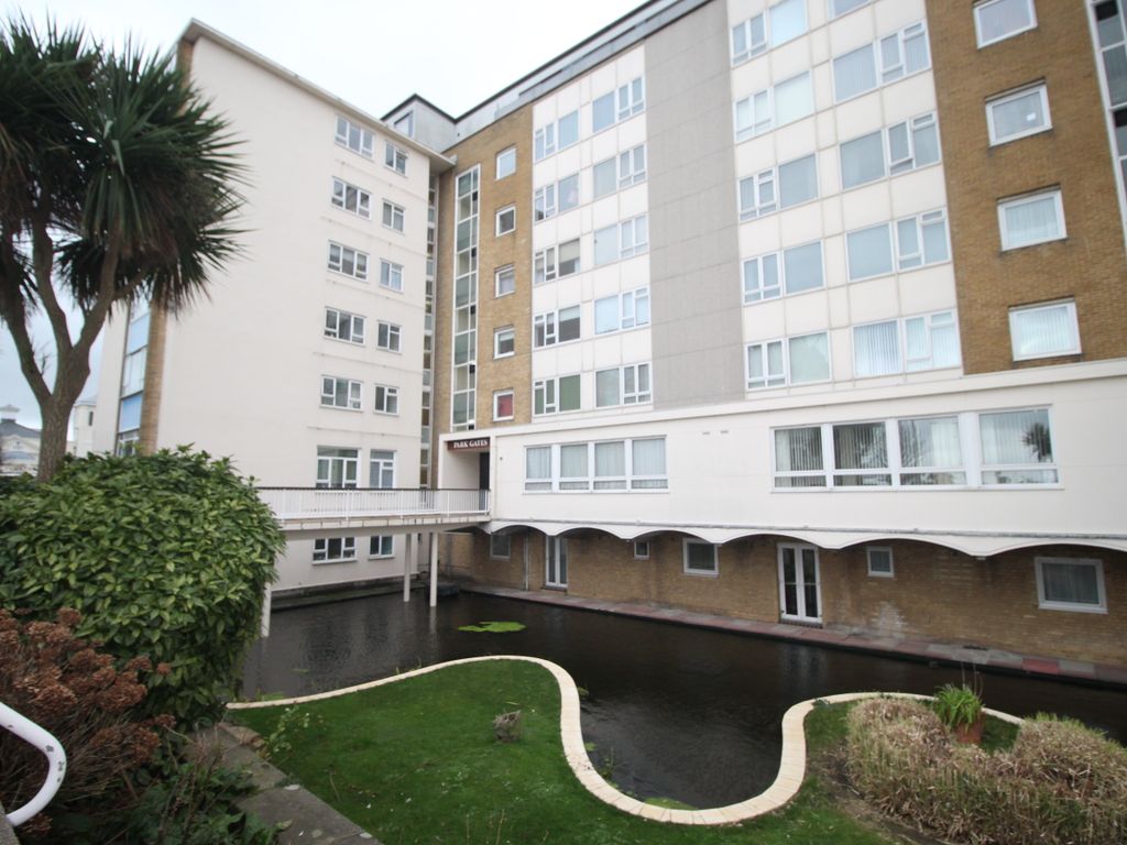 3 bed flat to rent in Chiswick Place, Eastbourne BN21 - Zoopla
