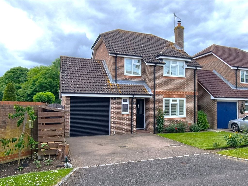4 bed detached house for sale in Smallfield, Surrey RH6, £550,000 - Zoopla