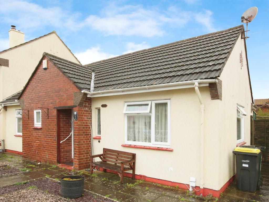 3 Bed Semi Detached Bungalow For Sale In Moorsend Kingsteignton