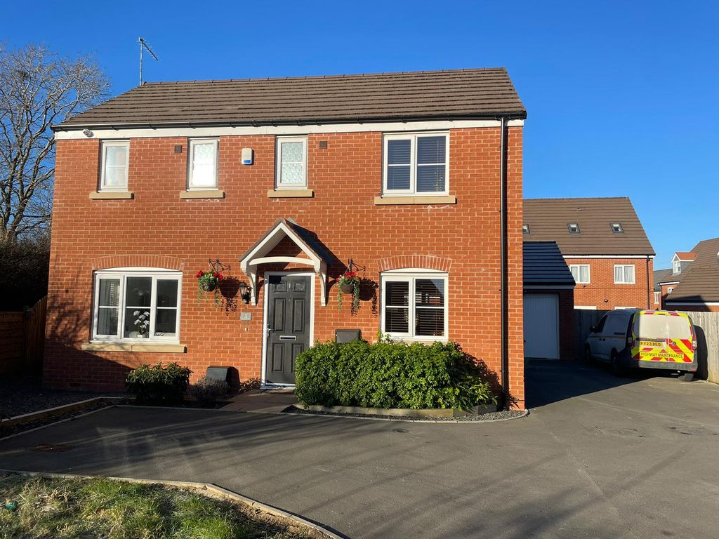 3 bed detached house for sale in Great Burnet Close, Rugby CV23, £350,000 - Zoopla