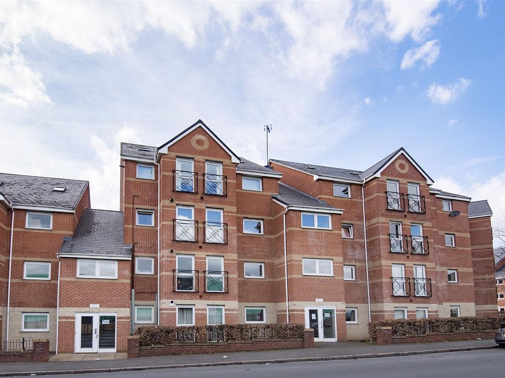 2 bed flat to rent in Swan Lane, Coventry CV2, £875 pcm - Zoopla