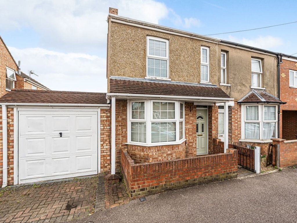 3 Bed Semi Detached House For Sale In Stuart Road Kempston Bedford