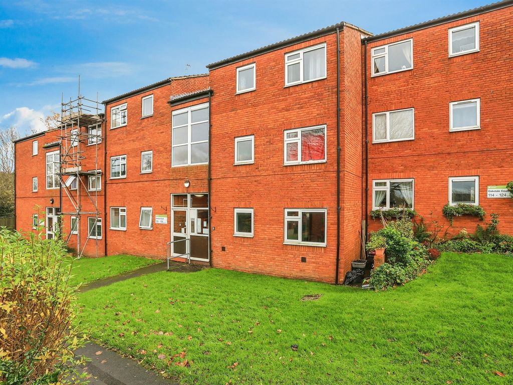 2 bed flat for sale in Bramham Drive, Harrogate HG3, £130,000 - Zoopla