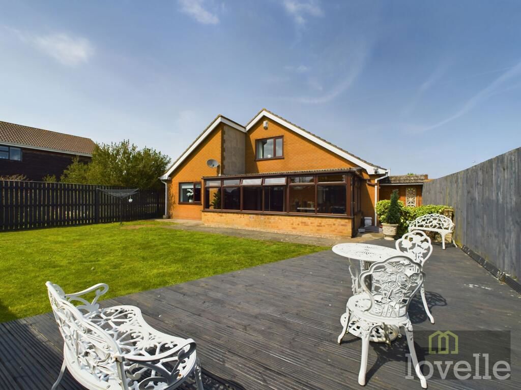 4 bed bungalow for sale in High Street, Ingoldmells, Skegness PE25, £ ...