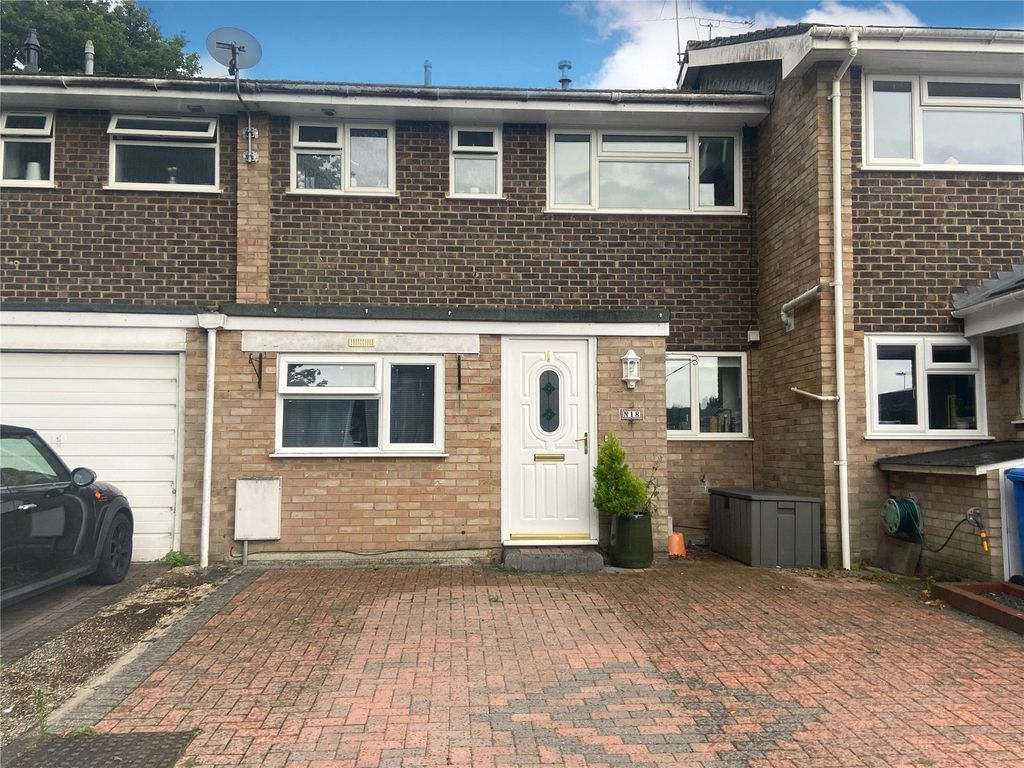 3 Bed Terraced House For Sale In Charlecote Close Farnborough Gu14 £