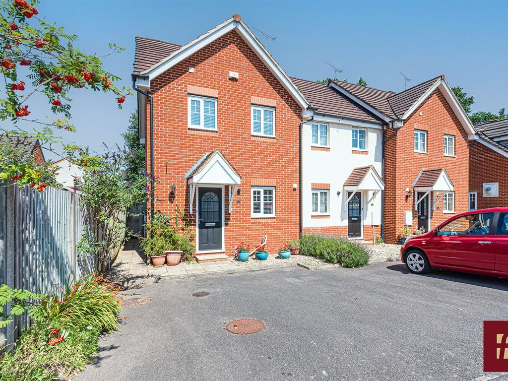 3 bed end terrace house to rent in Weaver Moss, Sandhurst GU47, £1,600 ...