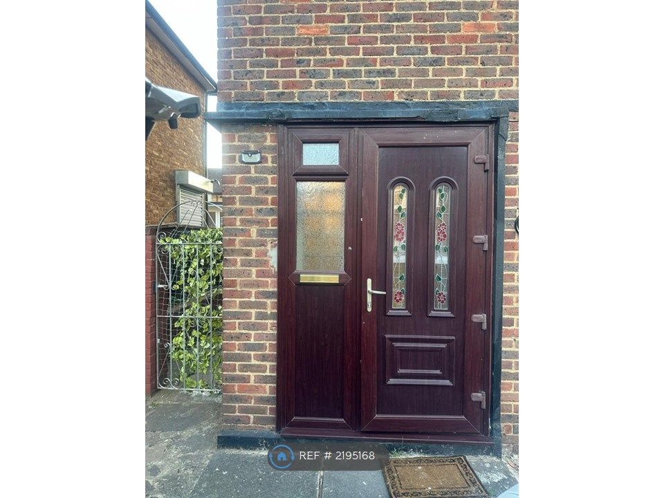 Room to rent in Ravel Road, Aveley, South Ockendon RM15, £750 pcm - Zoopla