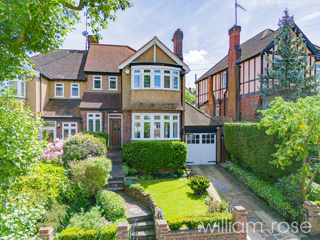 3 Bed Semi Detached House For Sale In The Charter Road Woodford Green
