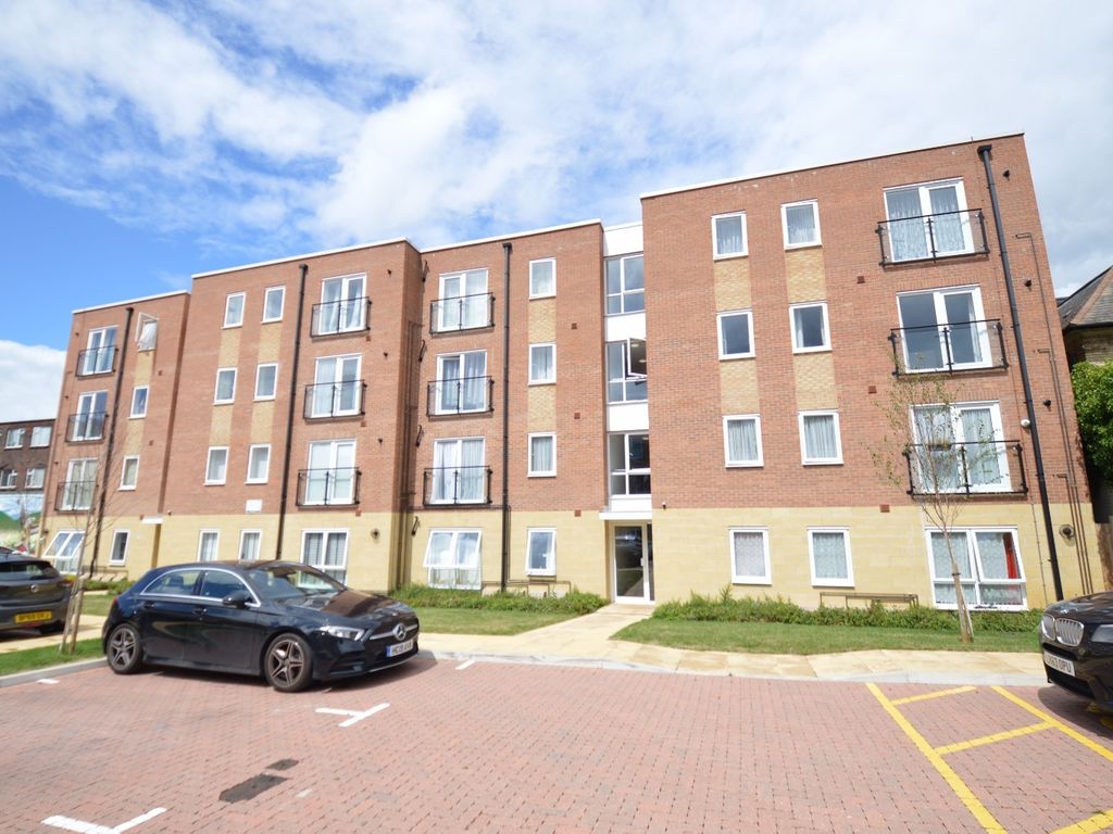 2 bed flat for sale in Starling Court, Union Street, Luton ...