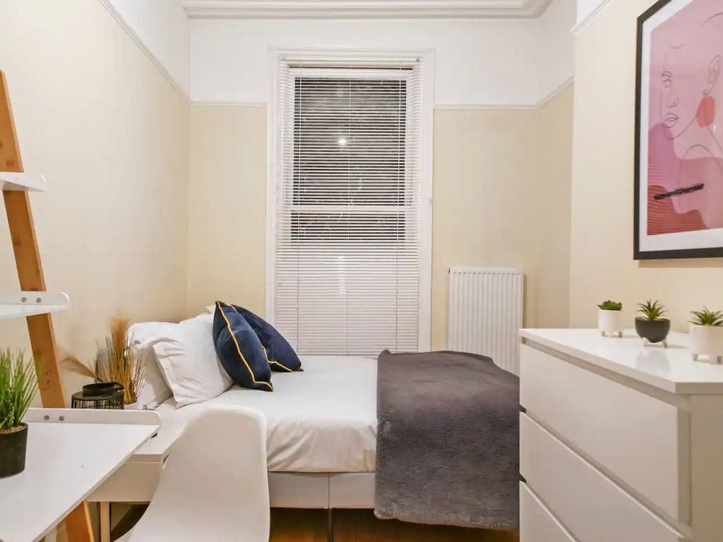 Room to rent in Lanark Place, London W9, £1,650 pcm - Zoopla