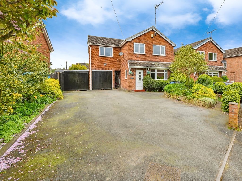 5 bed detached house for sale in Stanley Crescent, Uttoxeter ST14, £ ...
