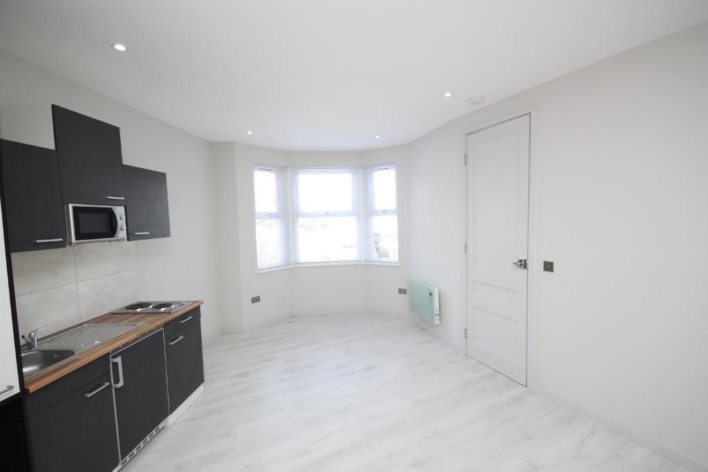 Studio to rent in Wells House Road, North Acton, London NW10, £1,300 ...