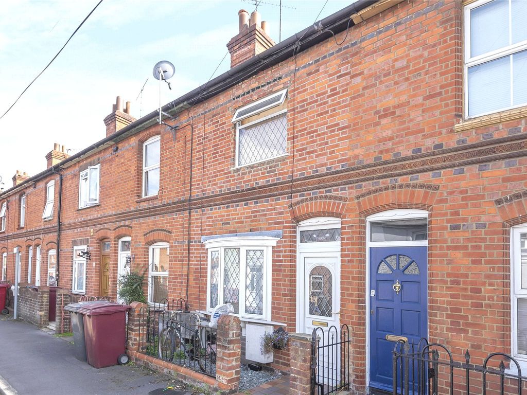 2 bed terraced house to rent in Waldeck Street, Reading, Berkshire RG1, £1,400 pcm - Zoopla