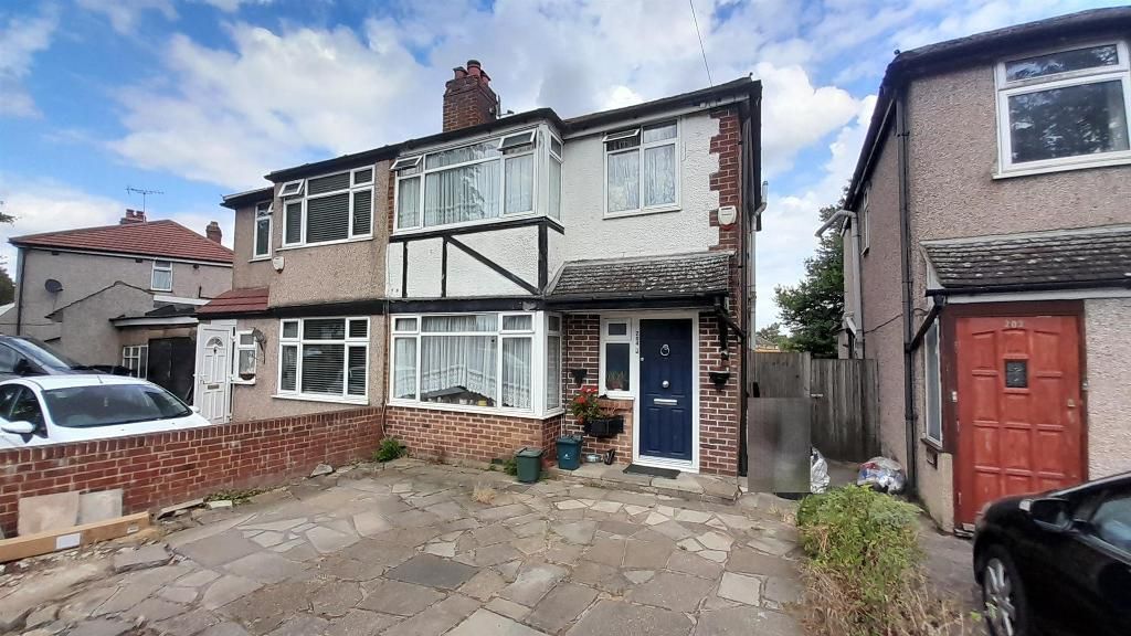 3 Bed Semi Detached House For Sale In Lansbury Drive Hayes Middlesex