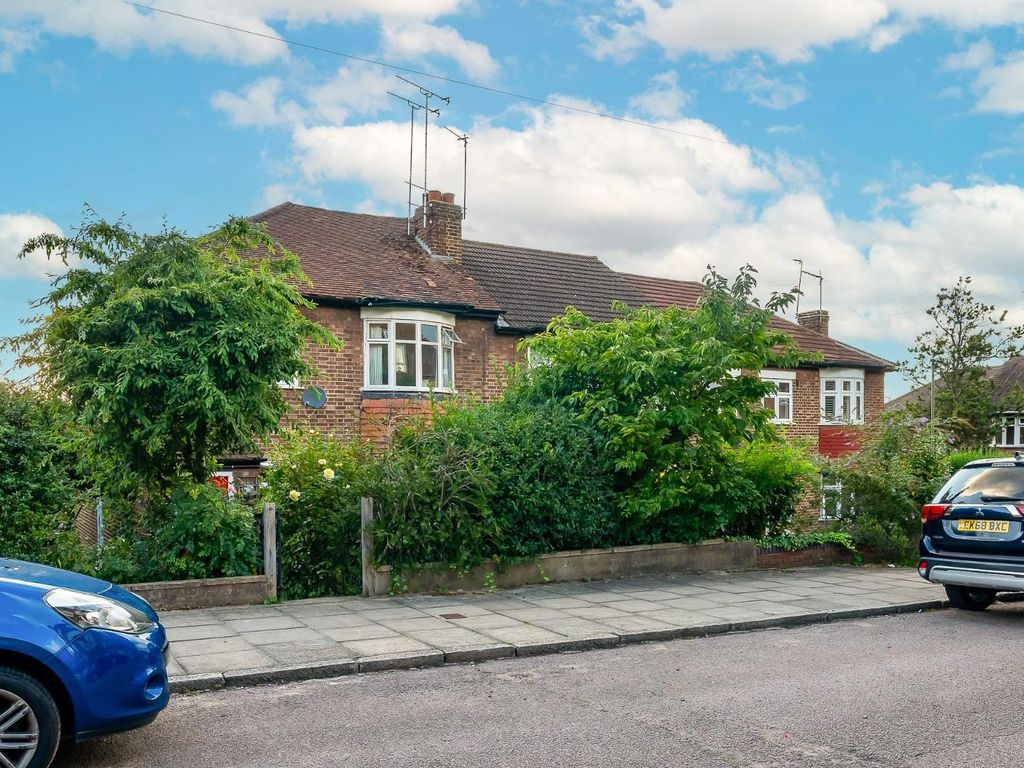 2 bed property to rent in Alexandra Road, London N10, £2,100 pcm - Zoopla