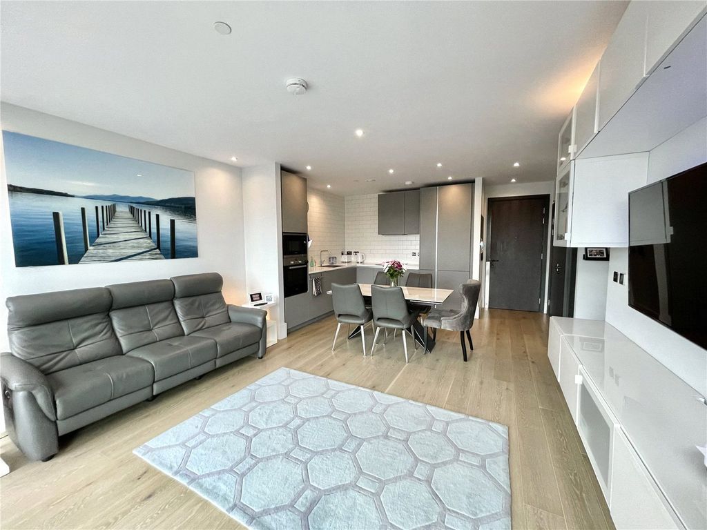 2 bed flat to rent in High Street, Croydon CR0, £1,900 pcm - Zoopla