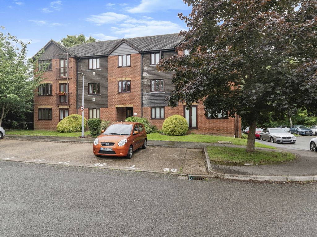 2 bed flat for sale in Tippett Court, London Road, Stevenage ...