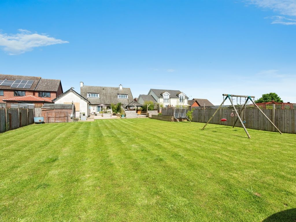 4 bed detached house for sale in Hepworth Road, Barningham, Bury St ...