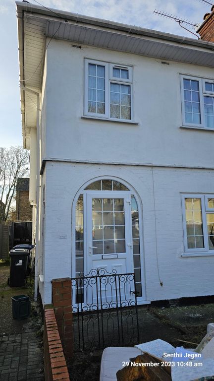 3 Bed Semi Detached House To Rent In Kingshill Avenue Northolt Ub5 £