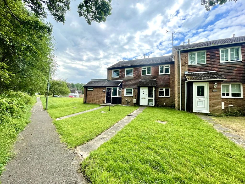 3 Bed Terraced House For Sale In Pinewood Park Farnborough Gu14 £