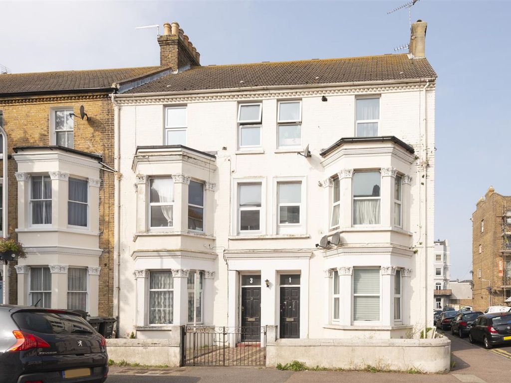 1 bed flat to rent in 1-3 Gordon Road, Cliftonville CT9, £850 pcm - Zoopla