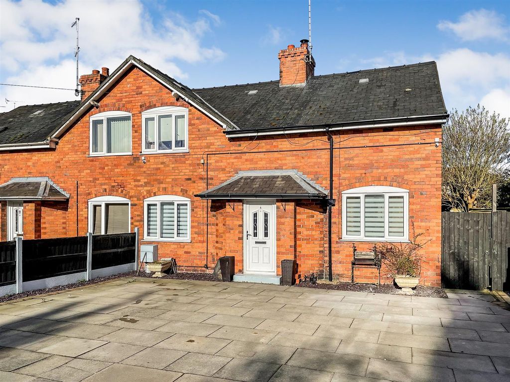 4 Bed Semi Detached House For Sale In West View Chirk Wrexham Ll14