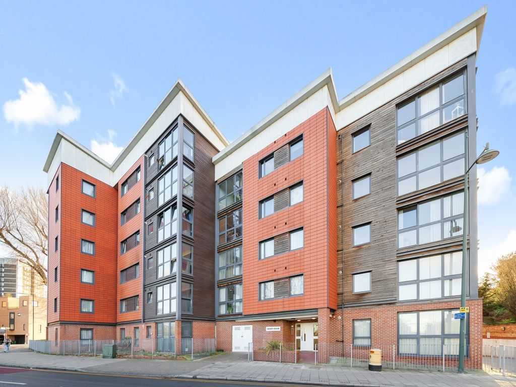 2 bed flat for sale in West Street, Erith DA8 - Zoopla