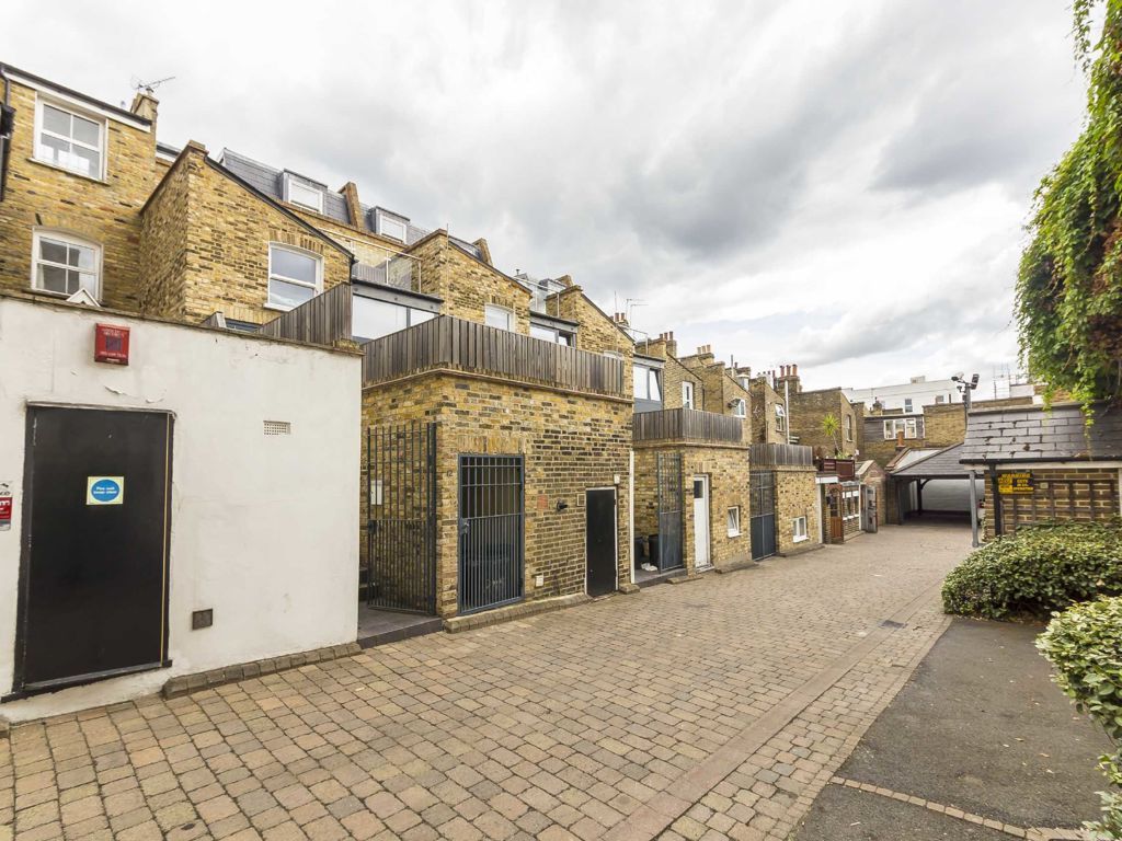 2 bed flat to rent in Rush Hill Mews, London SW11, £2,197 pcm - Zoopla