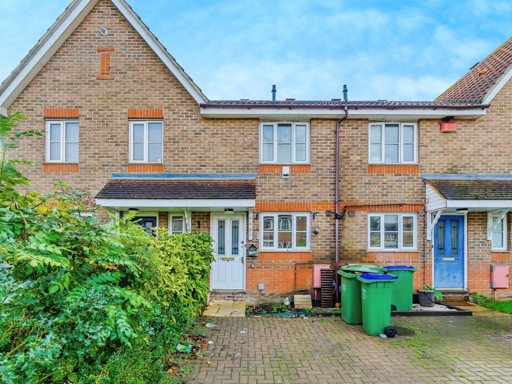 2 bed detached house for sale in Turnbury Close, London SE28, £250,000 ...