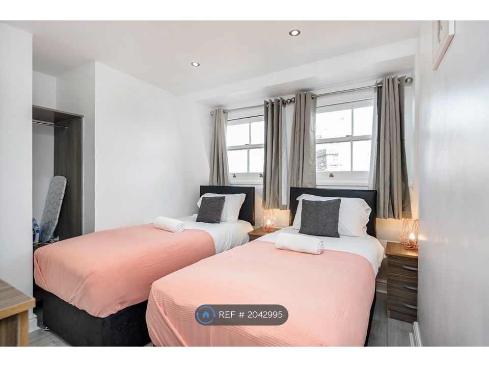 1 bed flat to rent in Lewisham Way, London SE14, £1,400 pcm - Zoopla