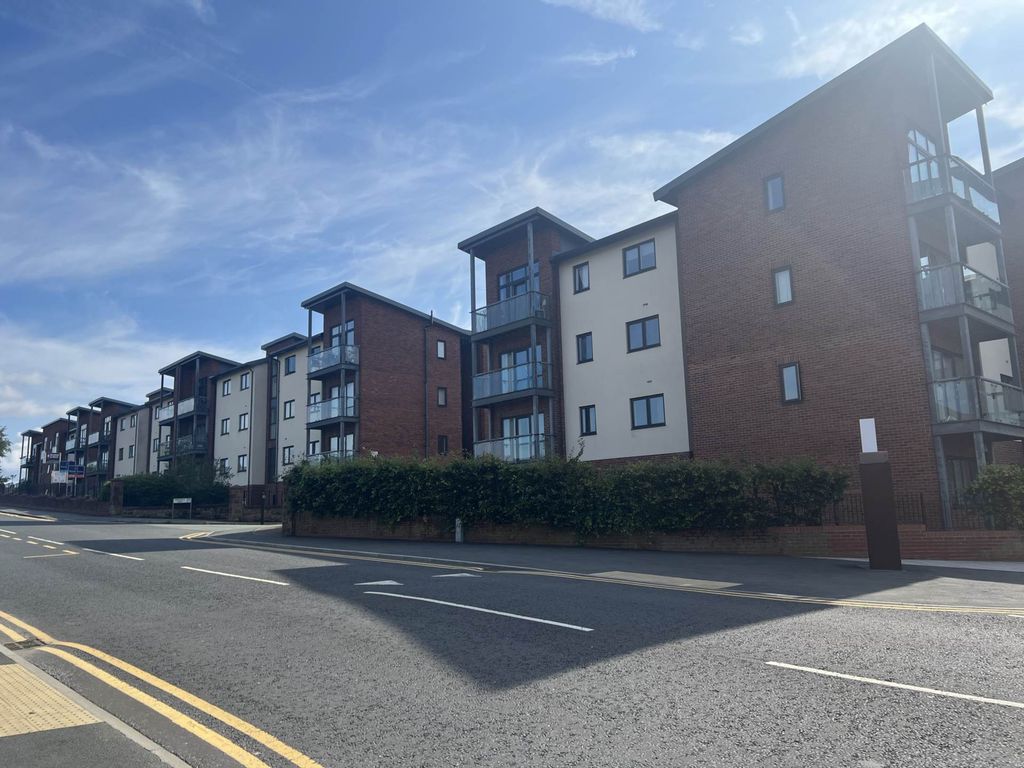 2 bed flat to rent in Bridgefield Court, Prescot L34, £945 pcm - Zoopla