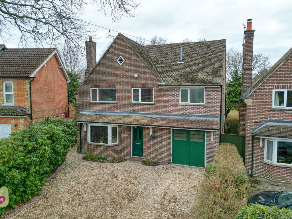 4 Bed Detached House For Sale In Fernhill Road Farnborough Hampshire