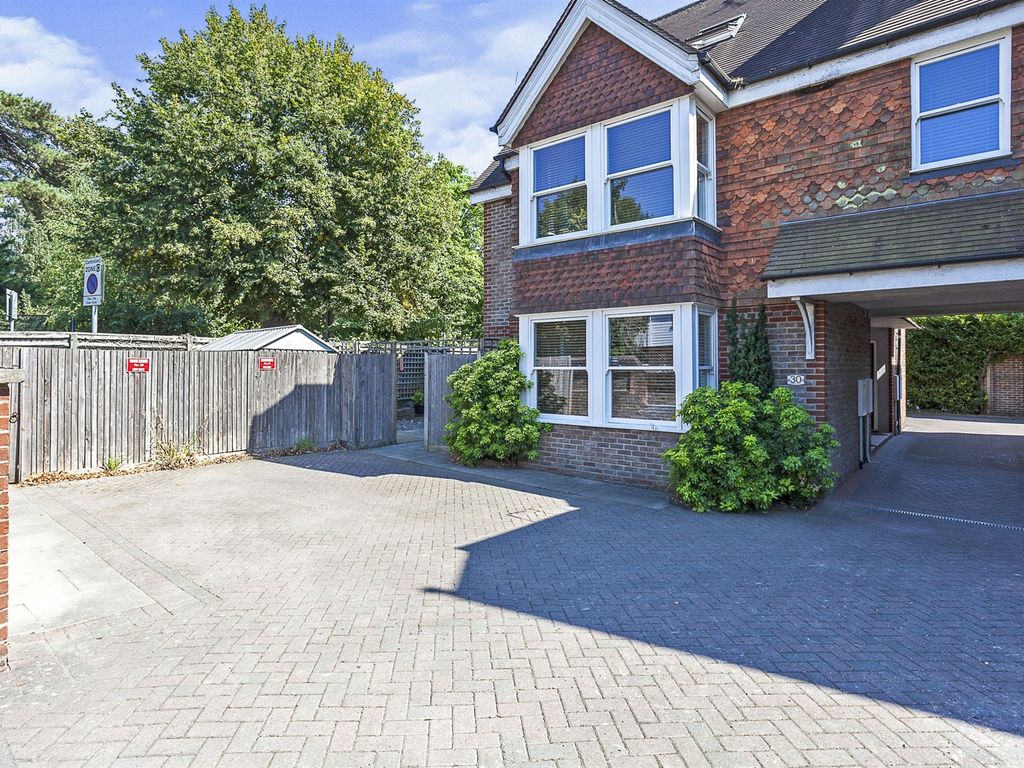 2 bed end terrace house for sale in Wimblehurst Road, Horsham RH12 - Zoopla