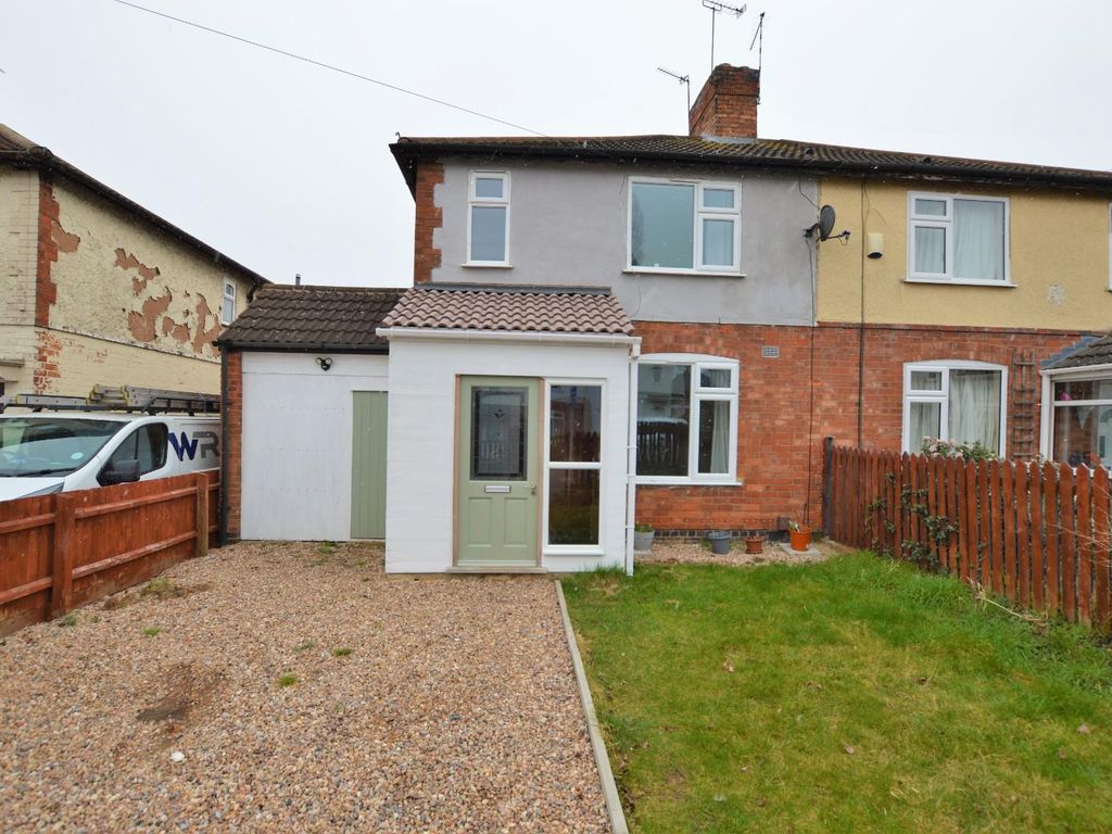 3 Bed Semi Detached House To Rent In Northfield Avenue Wigston
