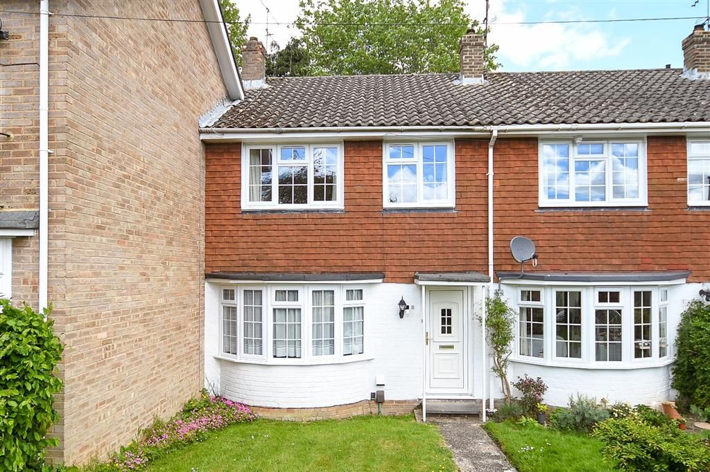 3 bed end terrace house for sale in Lyndhurst Close, Crawley, West ...