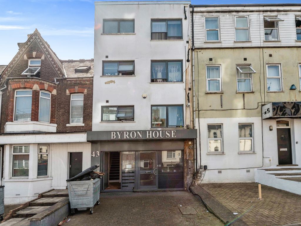 2 bed flat for sale in Cardiff Road, Luton, Bedfordshire LU1 - Zoopla