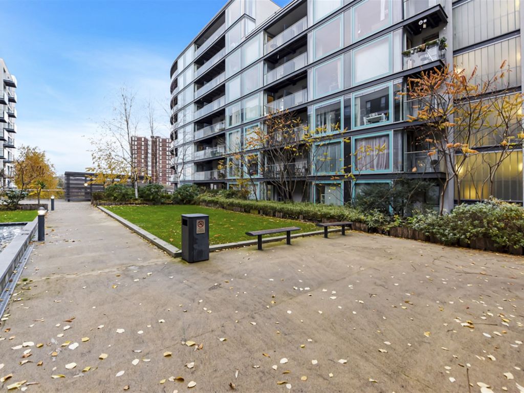 3 bed flat to rent in Navigation Building, High Point Village UB3, £ ...