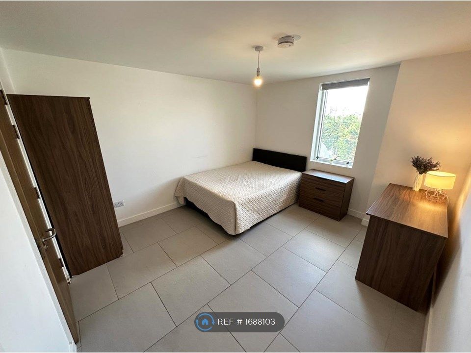 Room to rent in London, London SW8 - Zoopla