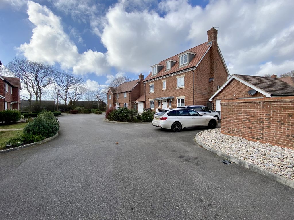 6 bed detached house for sale in Clarence Court, Polegate, East Sussex ...