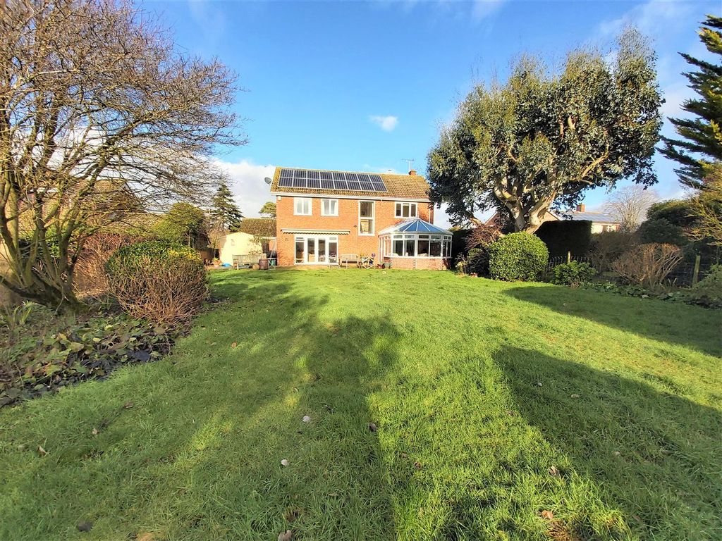 4 bed detached house for sale in Shotley Road, Chelmondiston, Ipswich ...