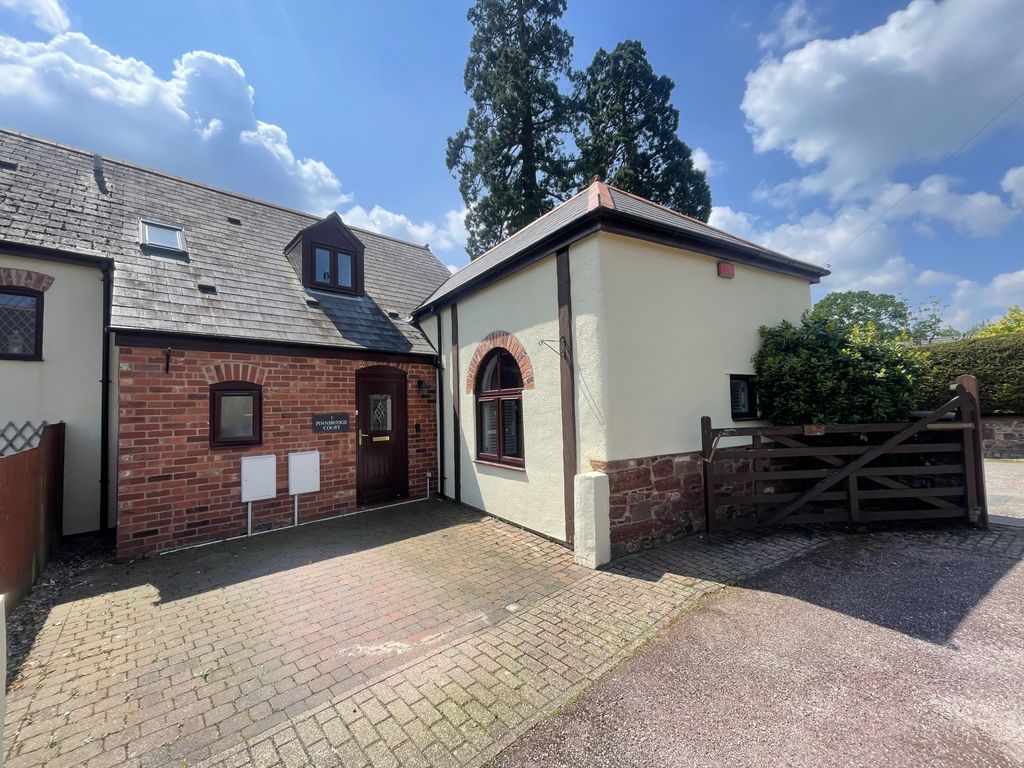 3 bed barn conversion for sale in Pinnbridge Court, Old Pinn Lane ...