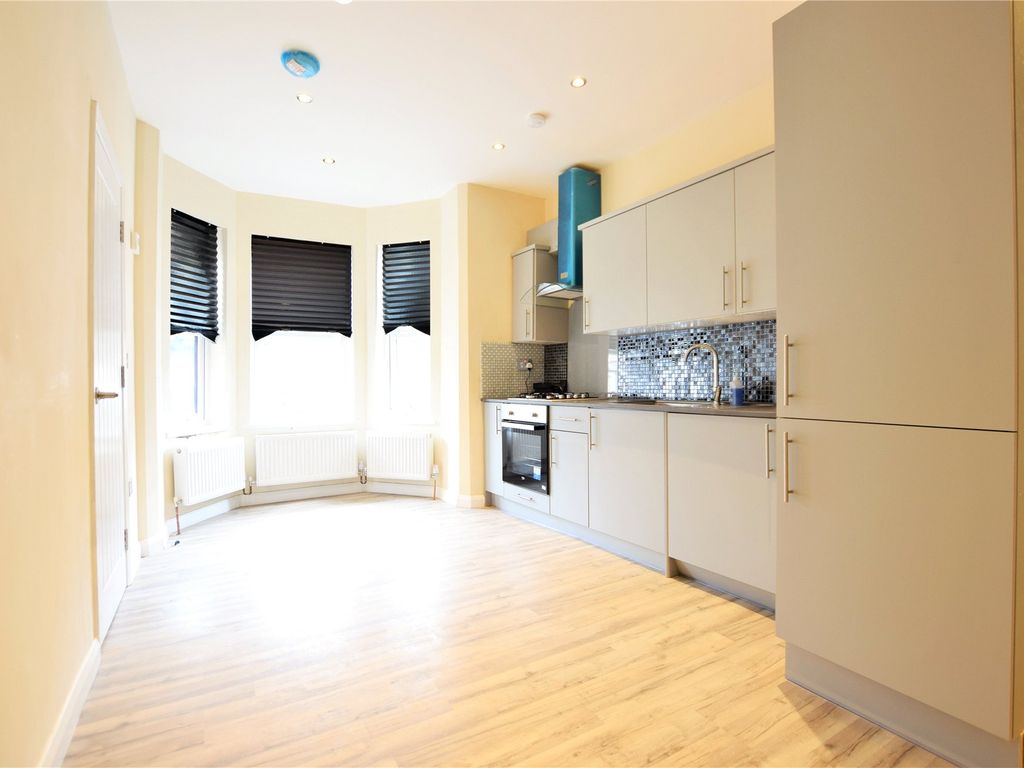 2 bed detached house to rent in Manchester Road, Reading, Berkshire RG1, £1,250 pcm - Zoopla