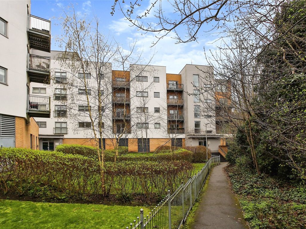 2 bed flat for sale in Sovereign Way, Tonbridge, Kent TN9 - Zoopla